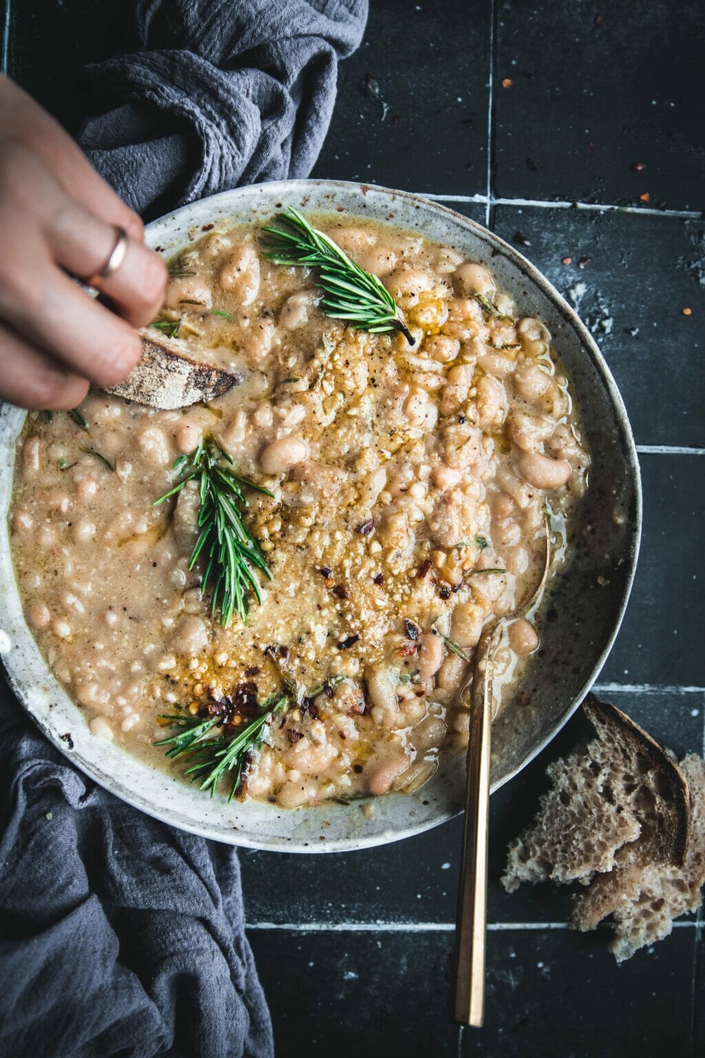 Braised White Beans with Garlic and Rosemary – Garlic Head